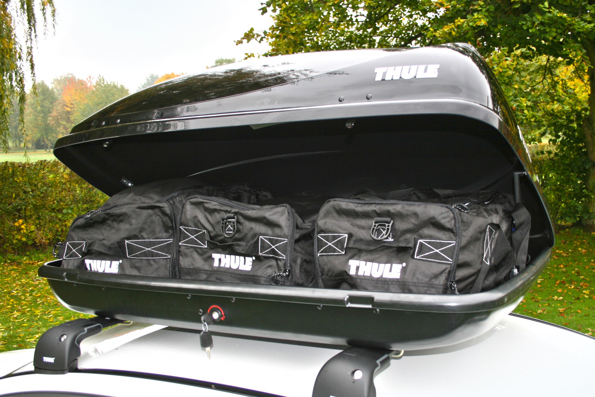 Thule Ocean 100 Gloss Black | Roof Box