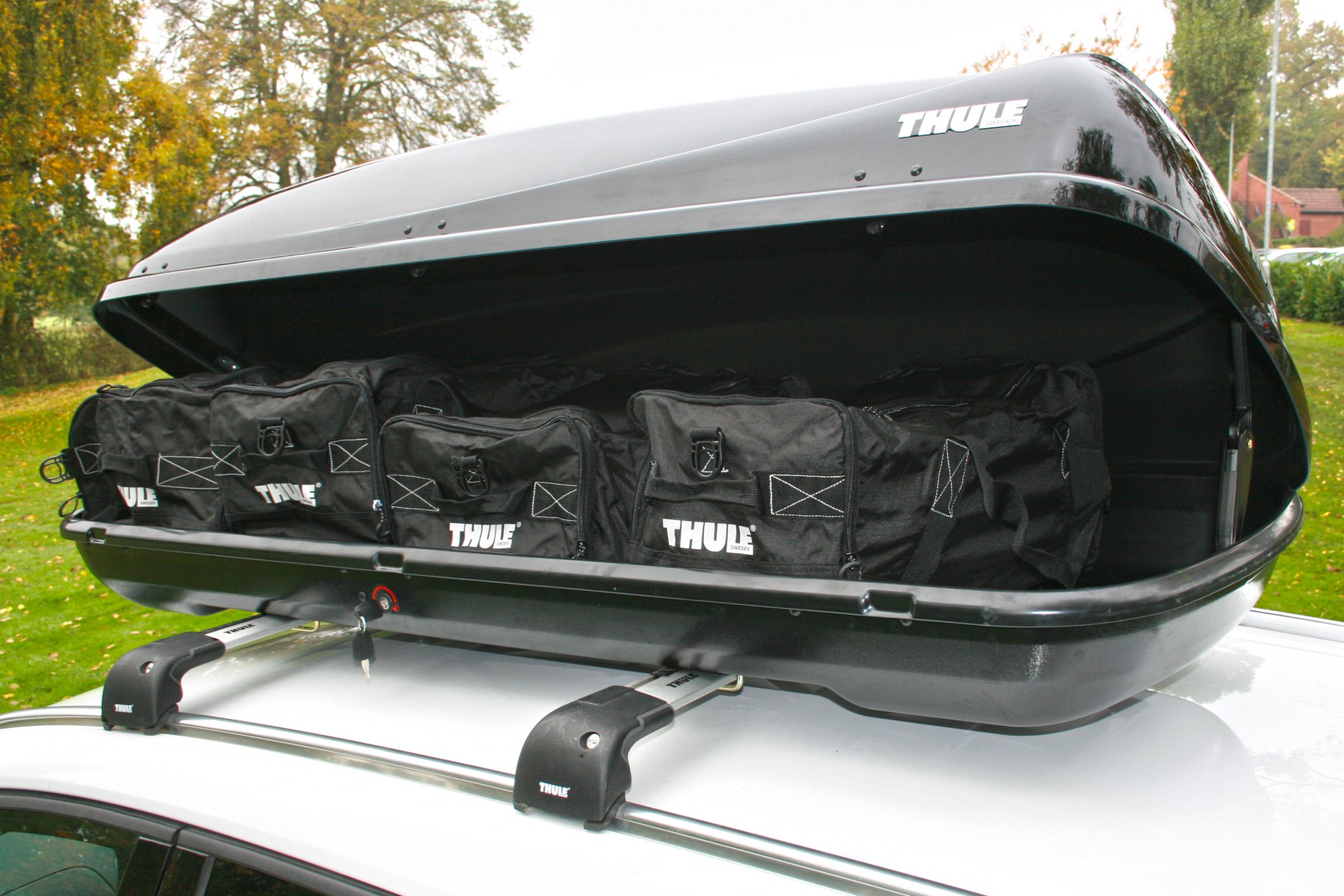 Thule Ocean 200 Gloss Black | Roof Box